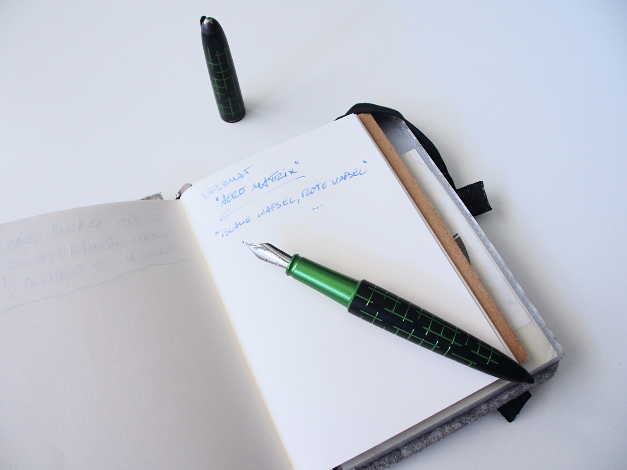 ZoomLab // pers. Blog | Blaue Kapsel, Rote Kapsel - Matrix! Diplomat ...